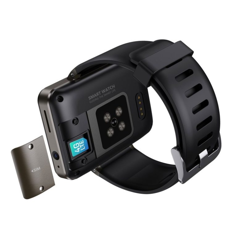 Battle of Big Smartwatches: Dm100 vs. Dm101 smartwatch